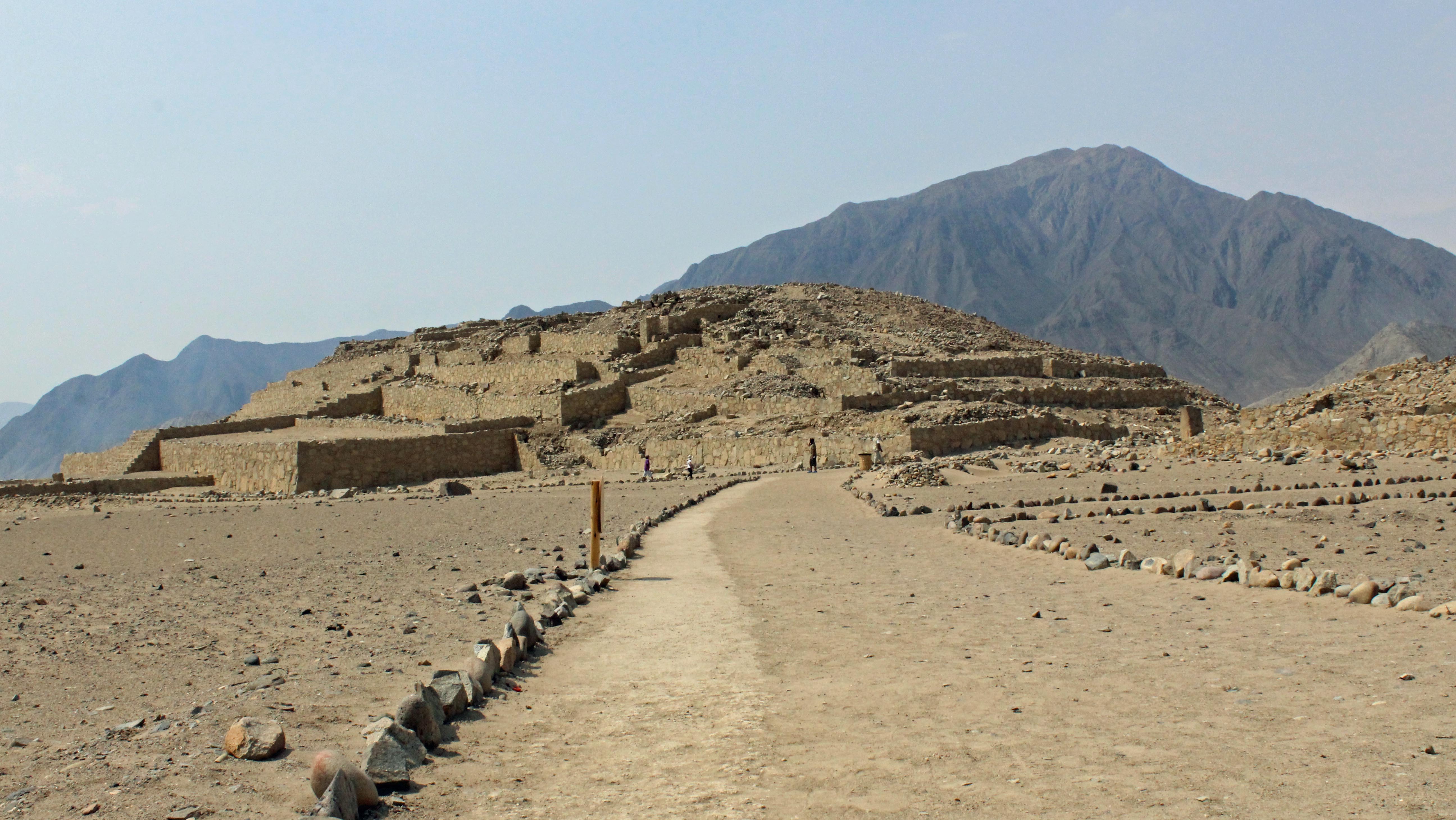 Ancient pyramids in the Peruvian desert - Goshen College | Archive Site